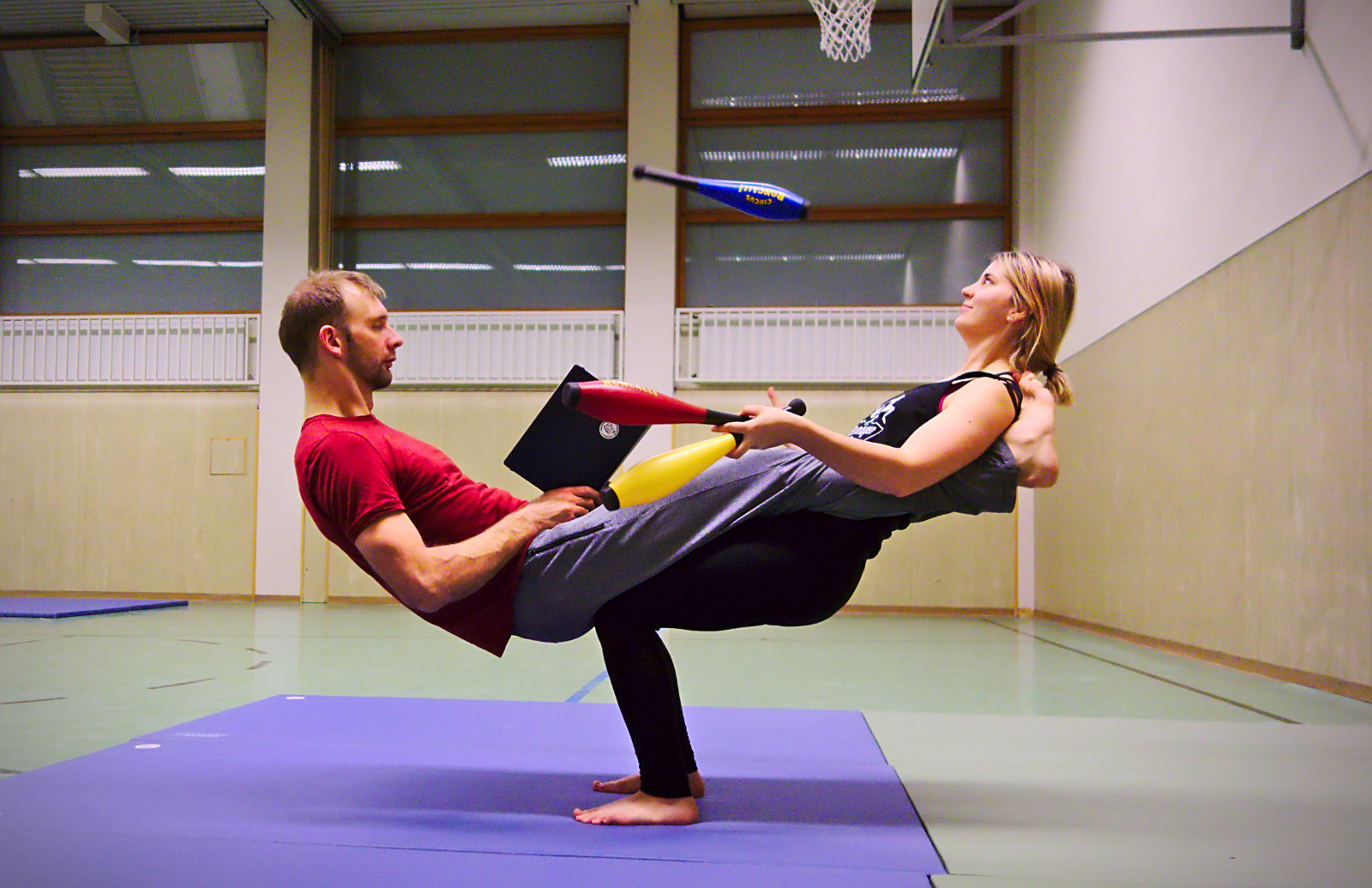 Hvad er akroyoga og partnerakrobatik? – AKRO ⦿ DK